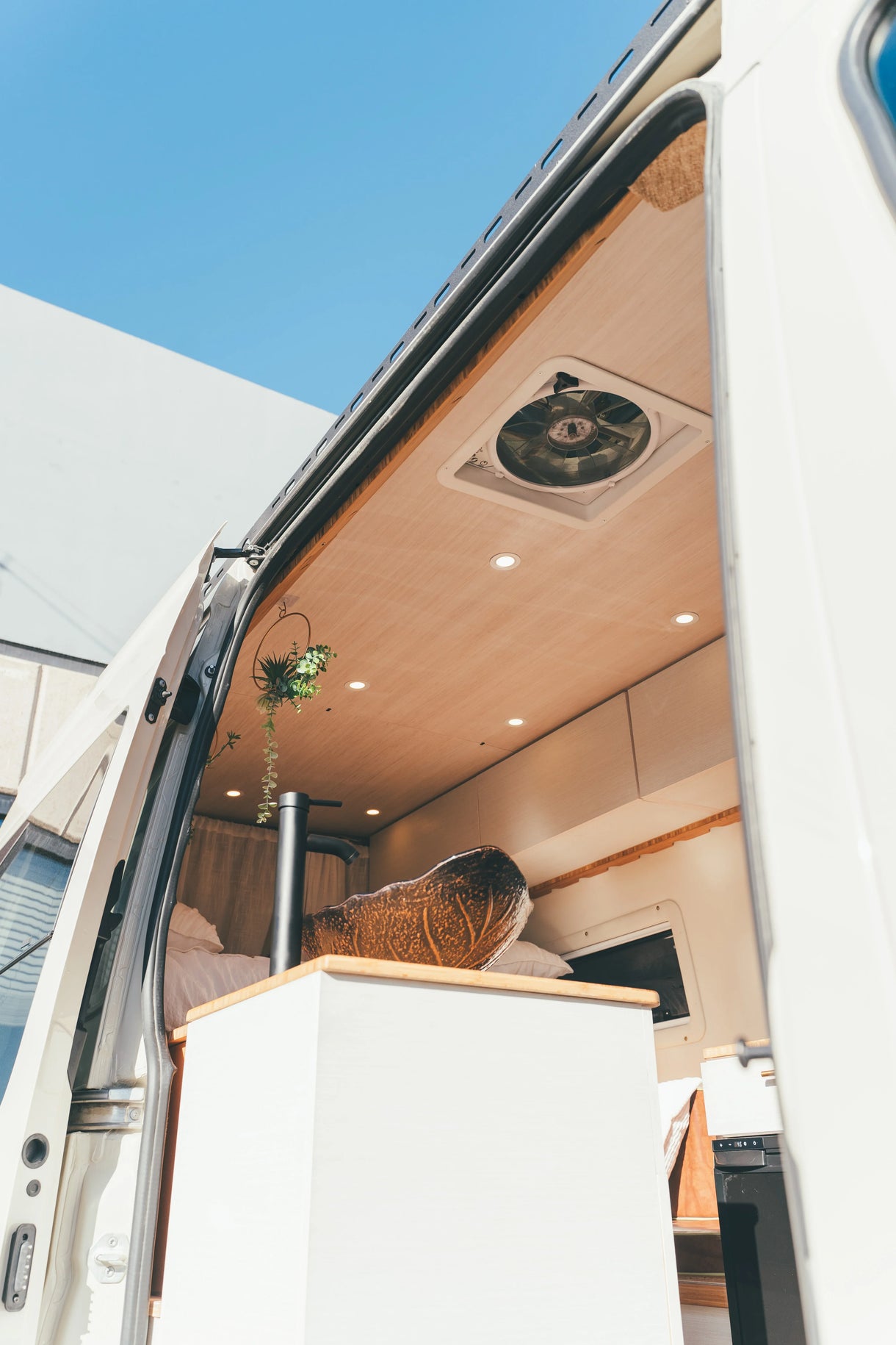 Luna LoveVAN - 2023 AWD Sprinter – Sandy Vans